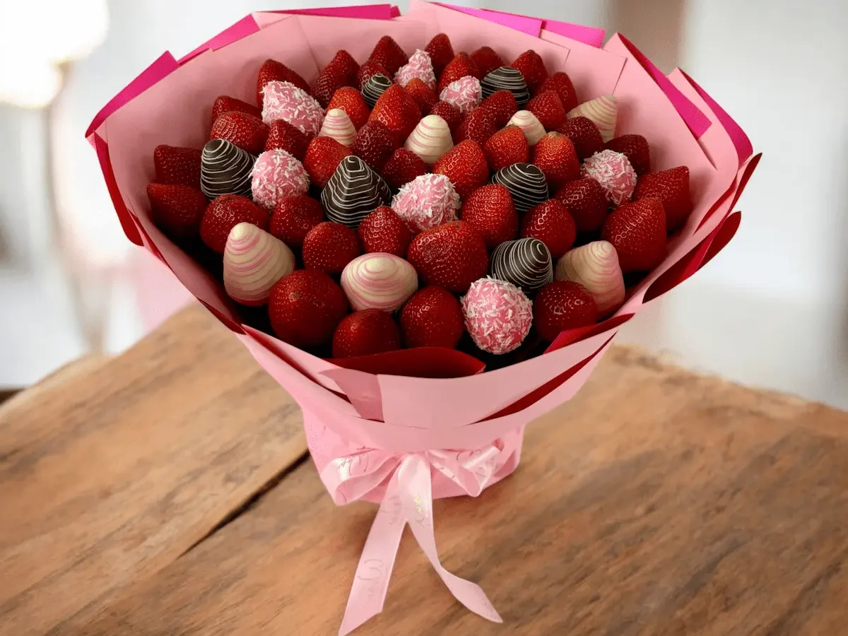 15 Valentine Chocolate Covered Strawberries Ideas - Chef Olu